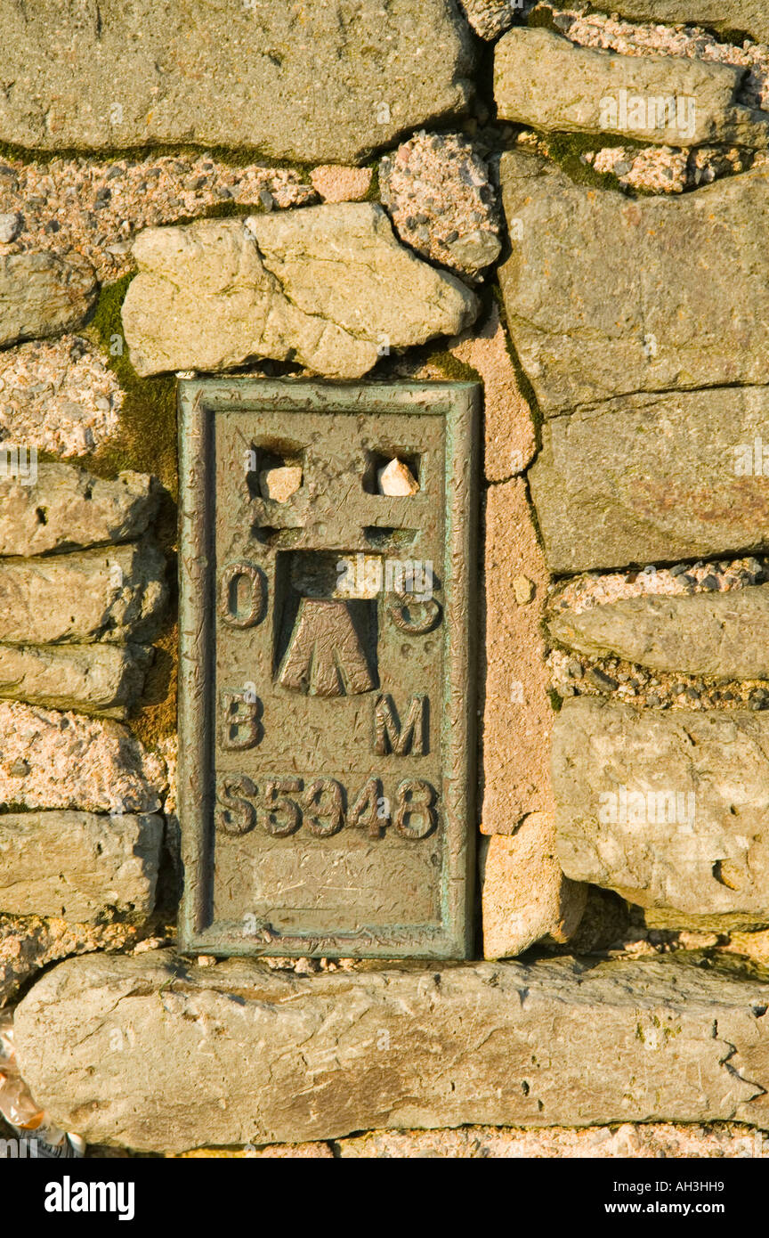 Bench mark hi-res stock photography and images - Alamy