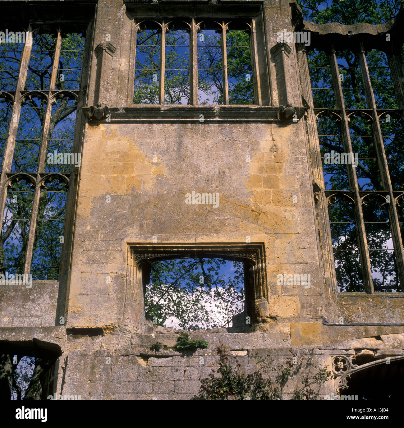 Great hall ruin hi-res stock photography and images - Alamy