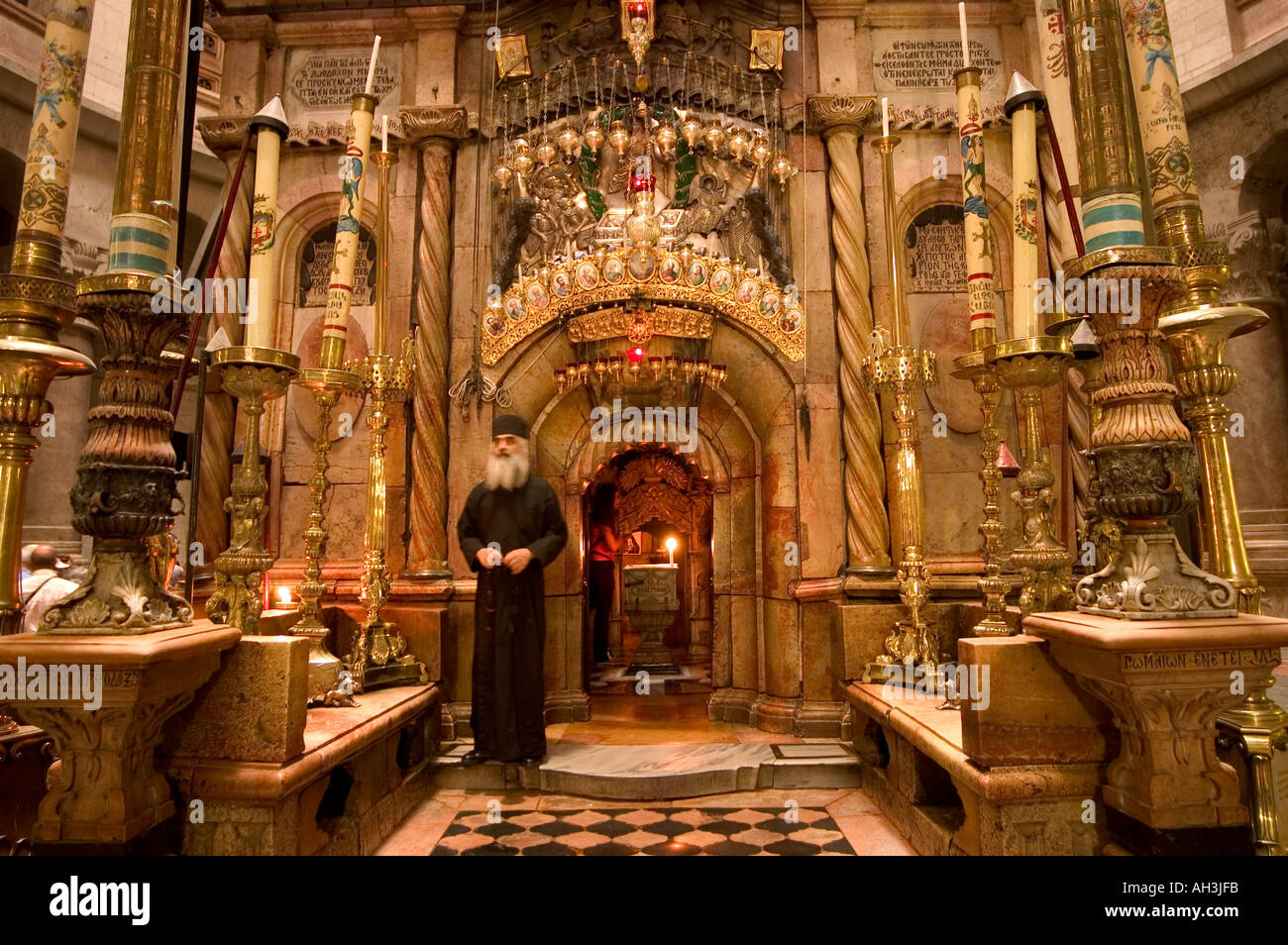 priest at the tomb of Jesus Christ Church of the Holy Sepulchre Old ...