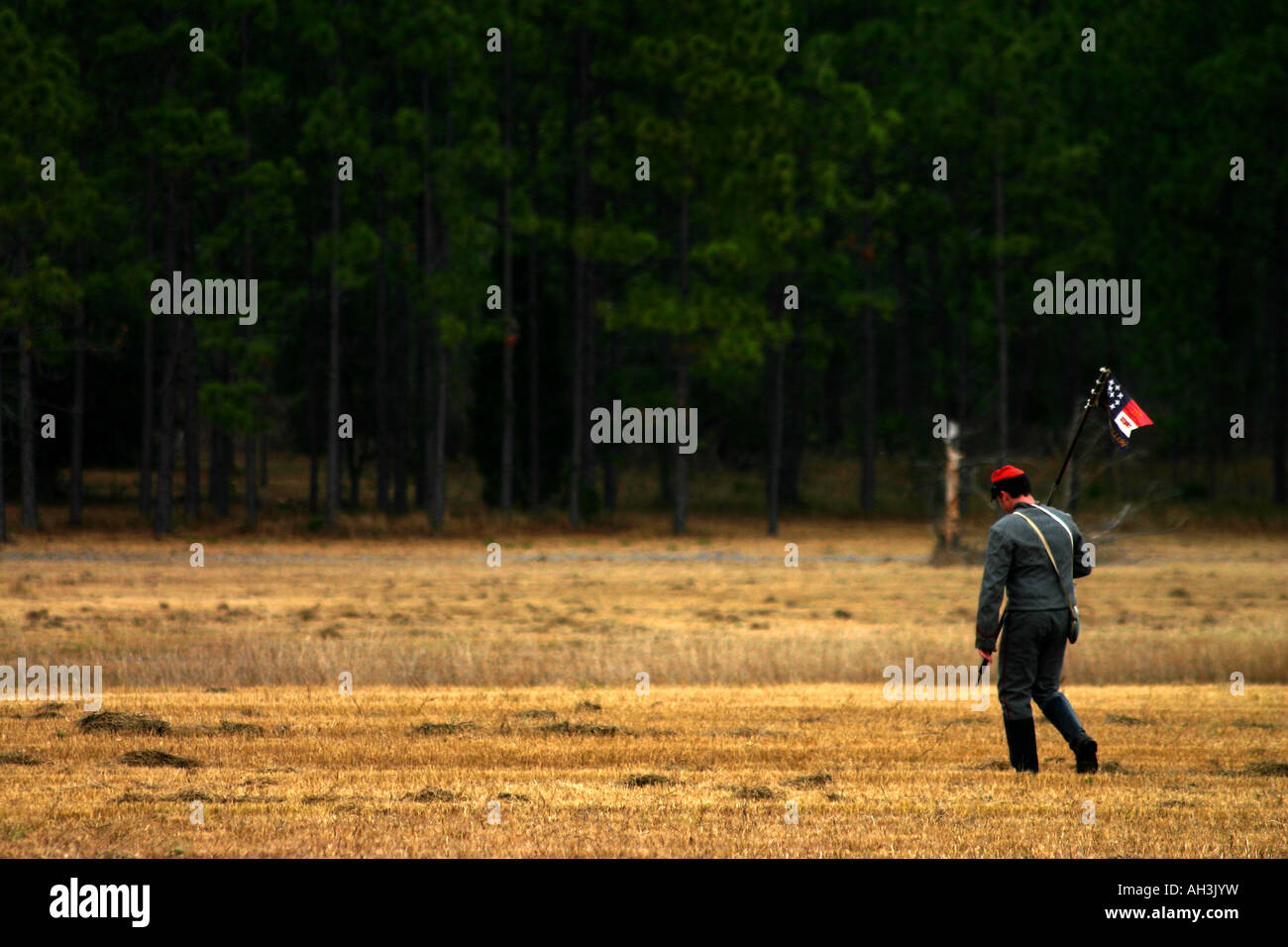 Confederate soldier and flag hi-res stock photography and images - Alamy