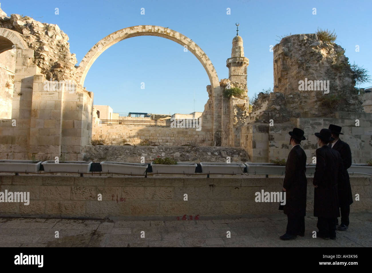 Arch at hurva synagogue hi-res stock photography and images - Alamy