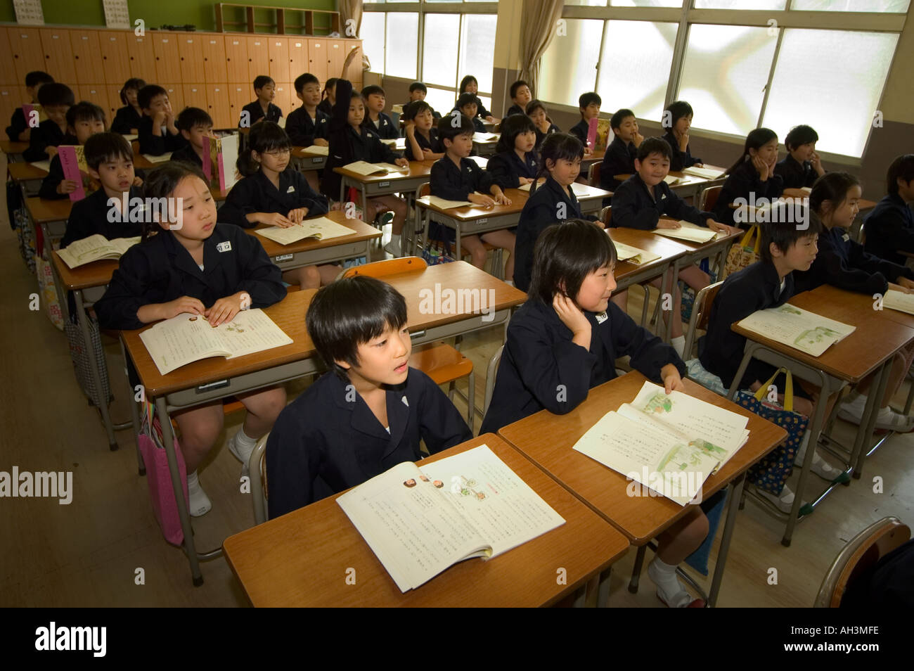 Excursion japanese elementary school hi-res stock photography and images - Alamy
