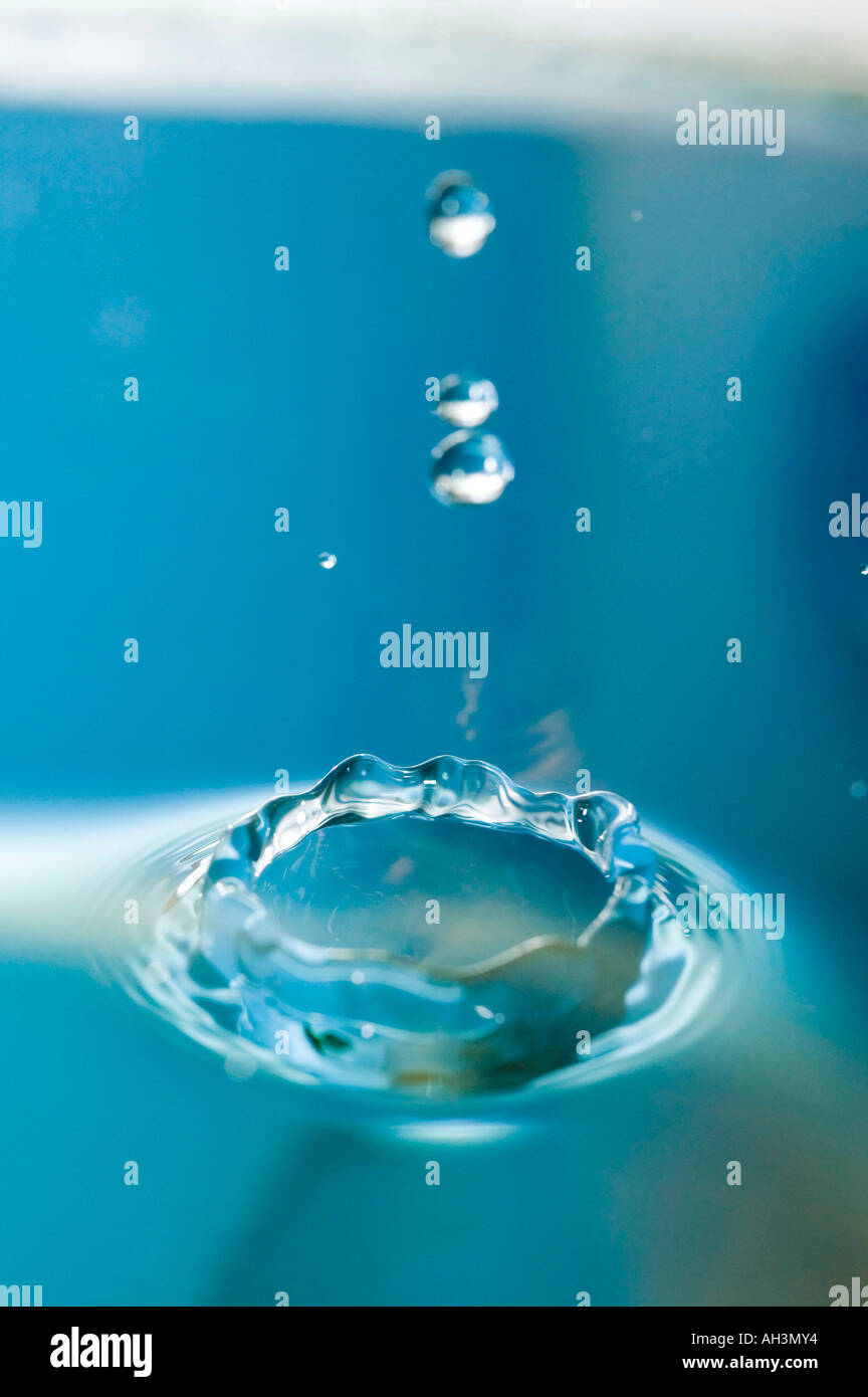 Rebound water drop hi-res stock photography and images - Alamy
