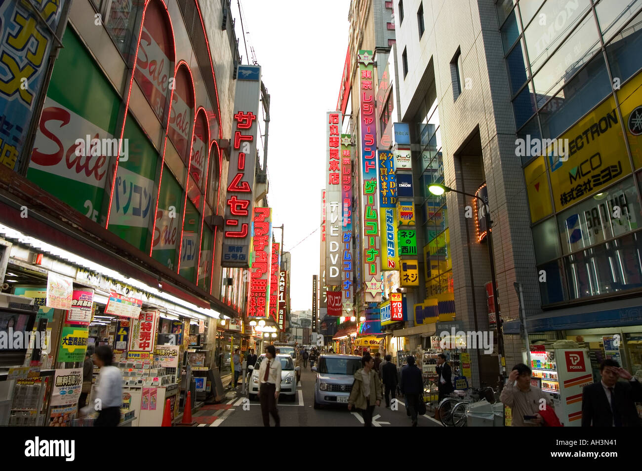 Japanese electrical shop hi-res stock photography and images - Alamy