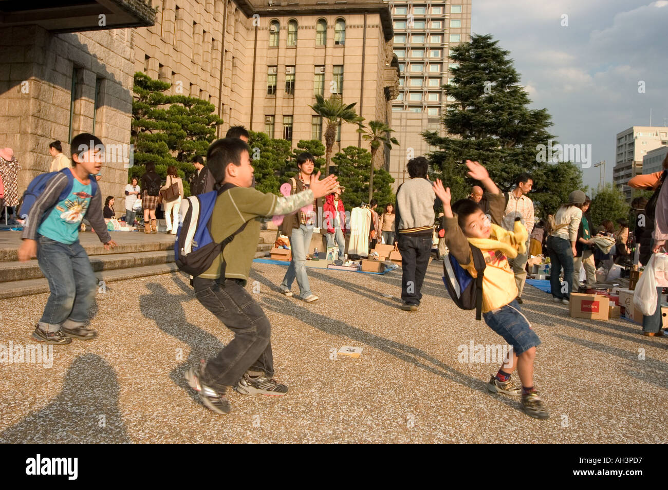 Japanese children playing traditional hi-res stock photography and ...