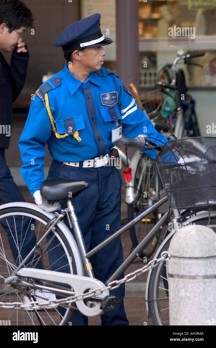 Policeman kyoto hi-res stock photography and images - Alamy