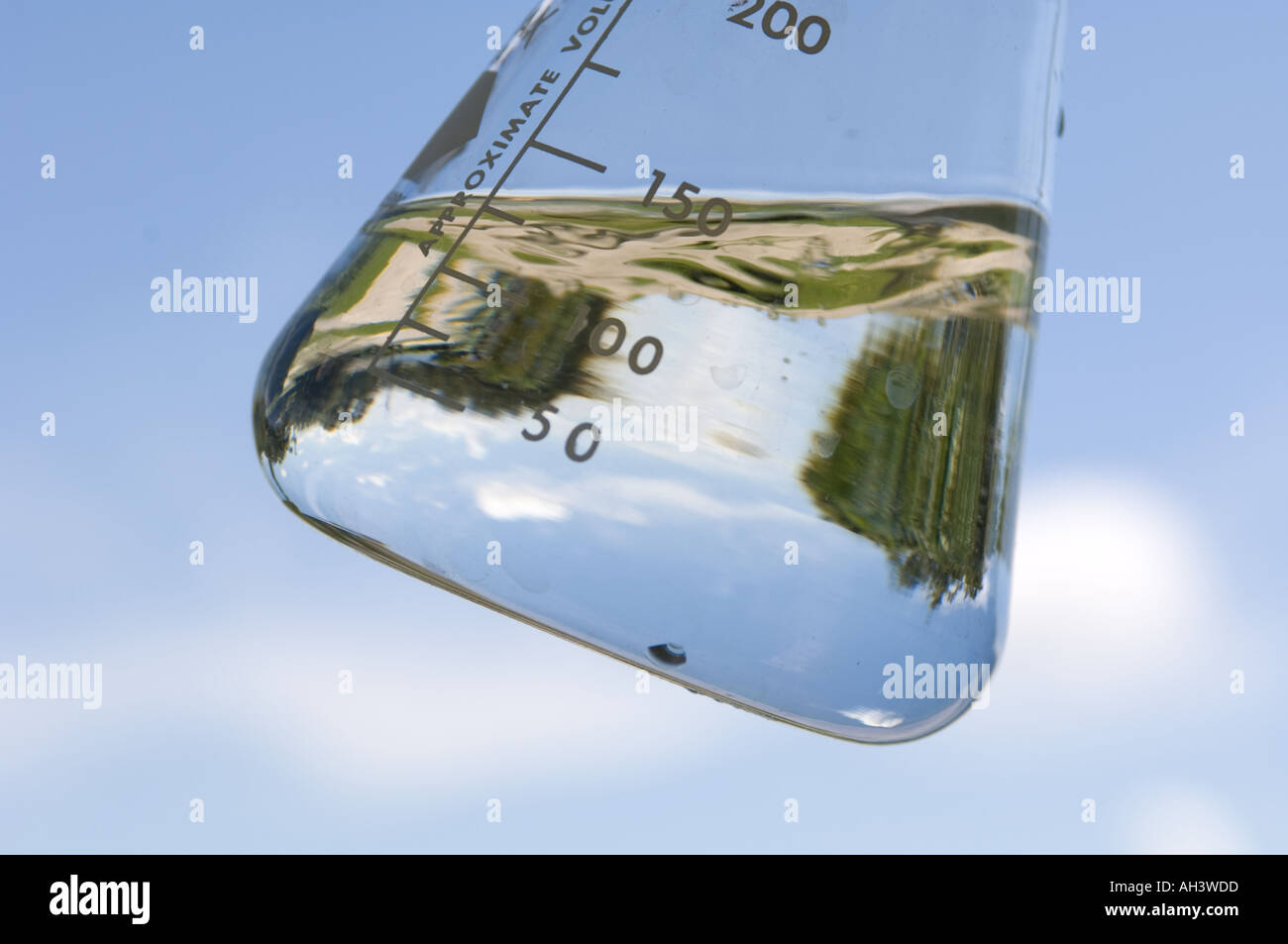 liquid in Erlenmeyer beaker Stock Photo - Alamy