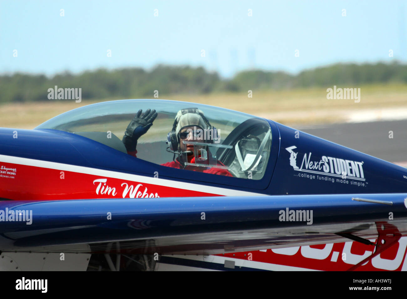 Tim Weber Piloting the German Made Extra 300 while inverted for Sponsor ...