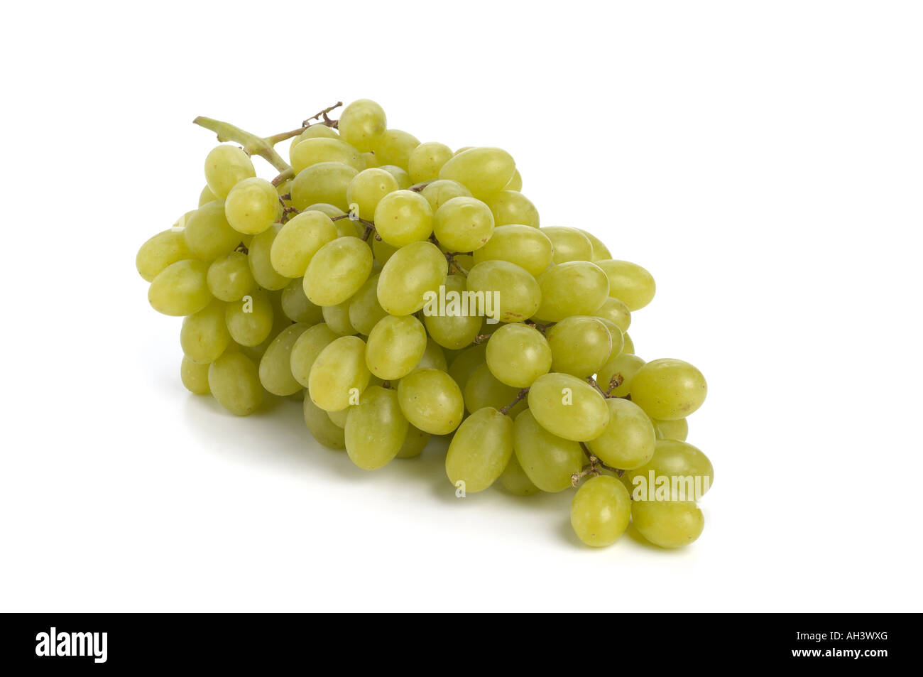 Bunch of grapes cutout hi-res stock photography and images - Alamy