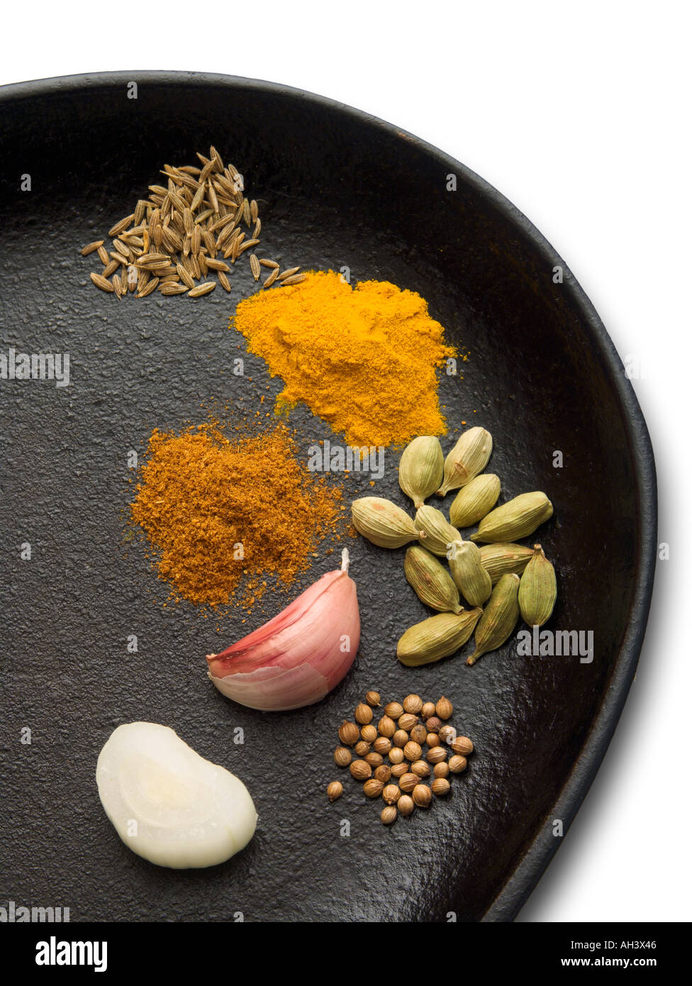 Indian or Asian spices in a black iron frying pan Stock Photo - Alamy
