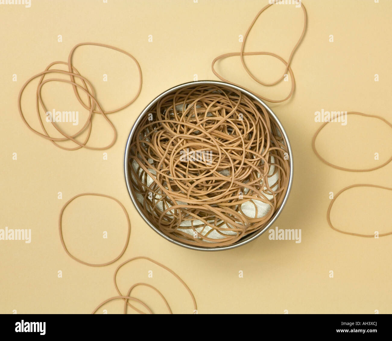 Rubber bands in metal tin Stock Photo - Alamy