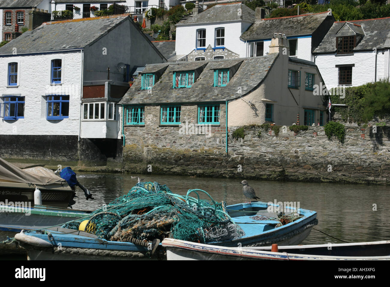 polperro harbour on a sunny day Stock Photo - Alamy