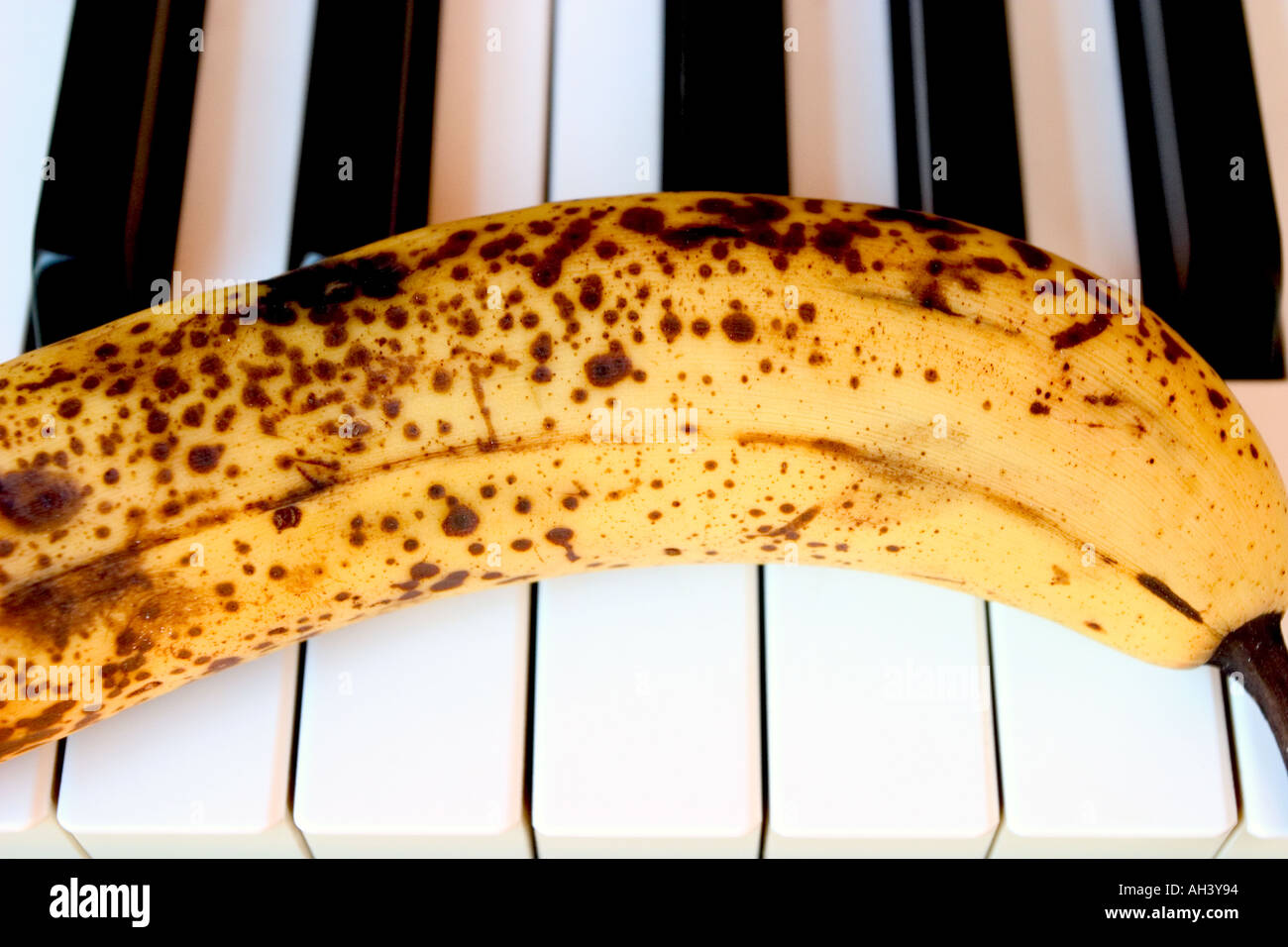 Banana piano hi-res stock photography and images - Alamy