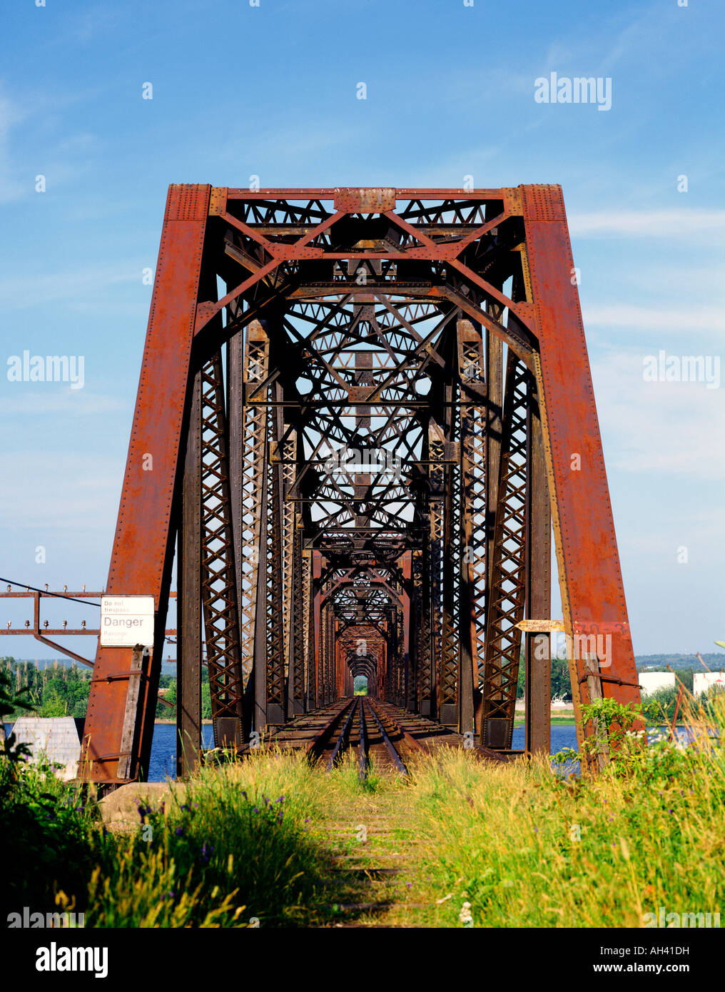 Abandoned railway bridge Stock Photo - Alamy