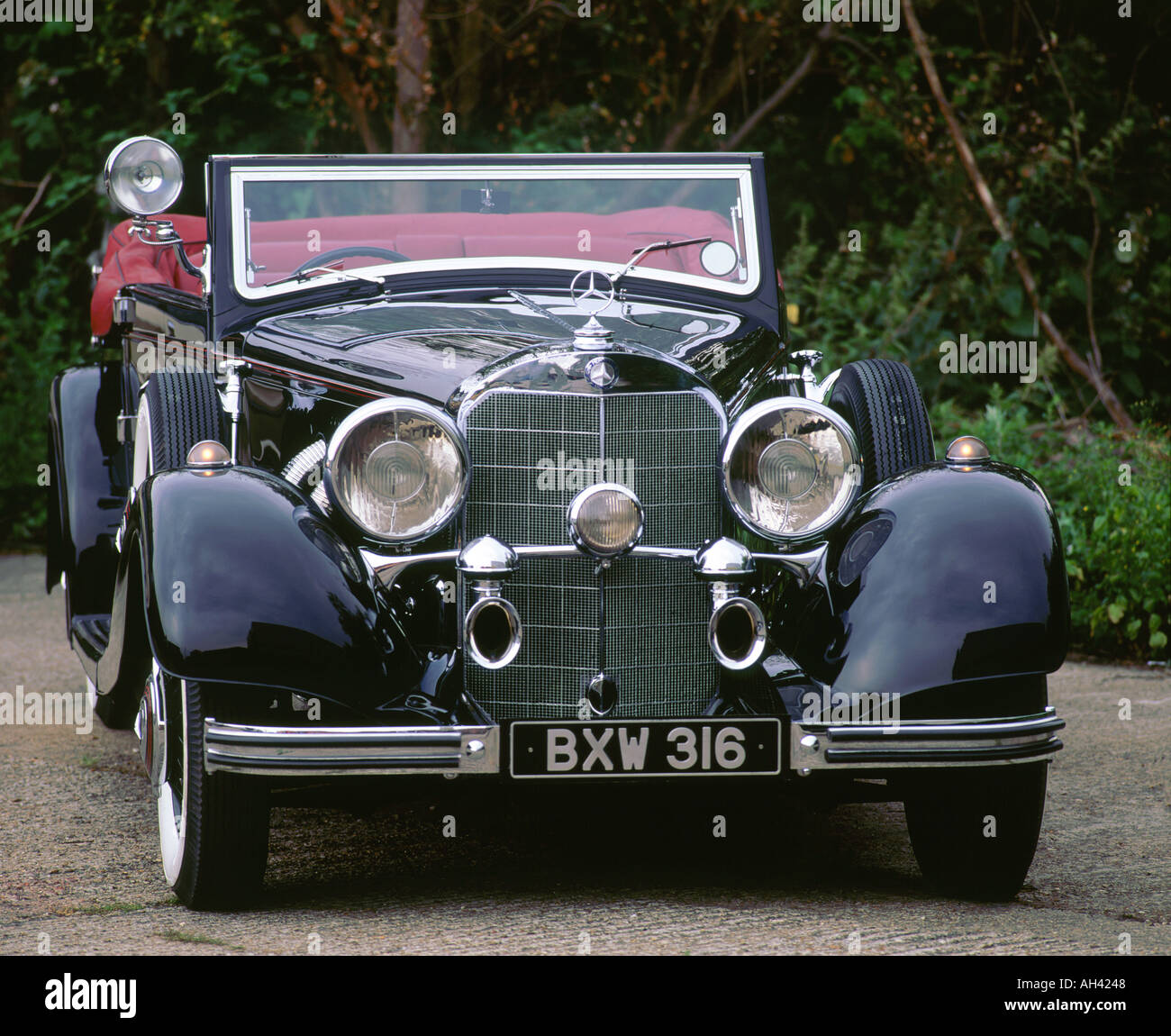 Mercedes benz front grill vintage hi-res stock photography and images ...