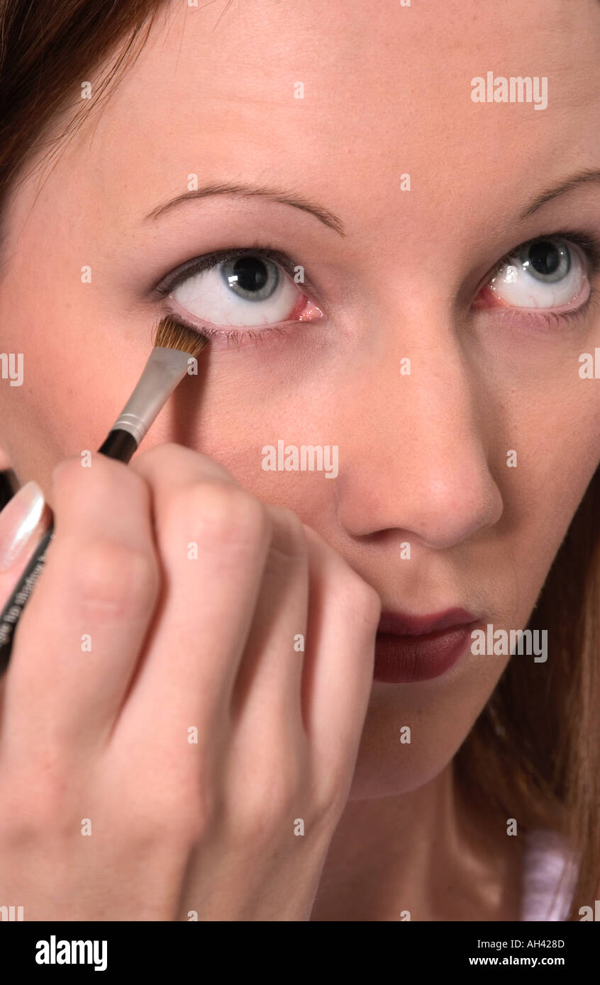 Applying eyeliner enhancing eye hi-res stock photography and images - Alamy