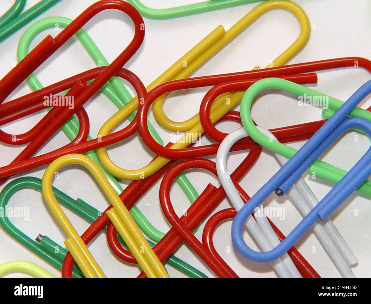 Twisted paperclip hi-res stock photography and images - Alamy