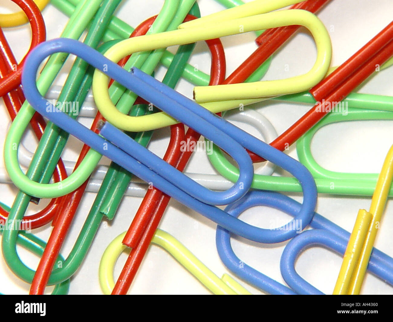 Twisted paperclip hi-res stock photography and images - Alamy