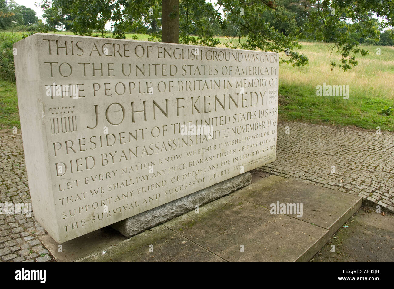 John F Kennedy memorial Coopers Hill Runnymede England Stock Photo - Alamy