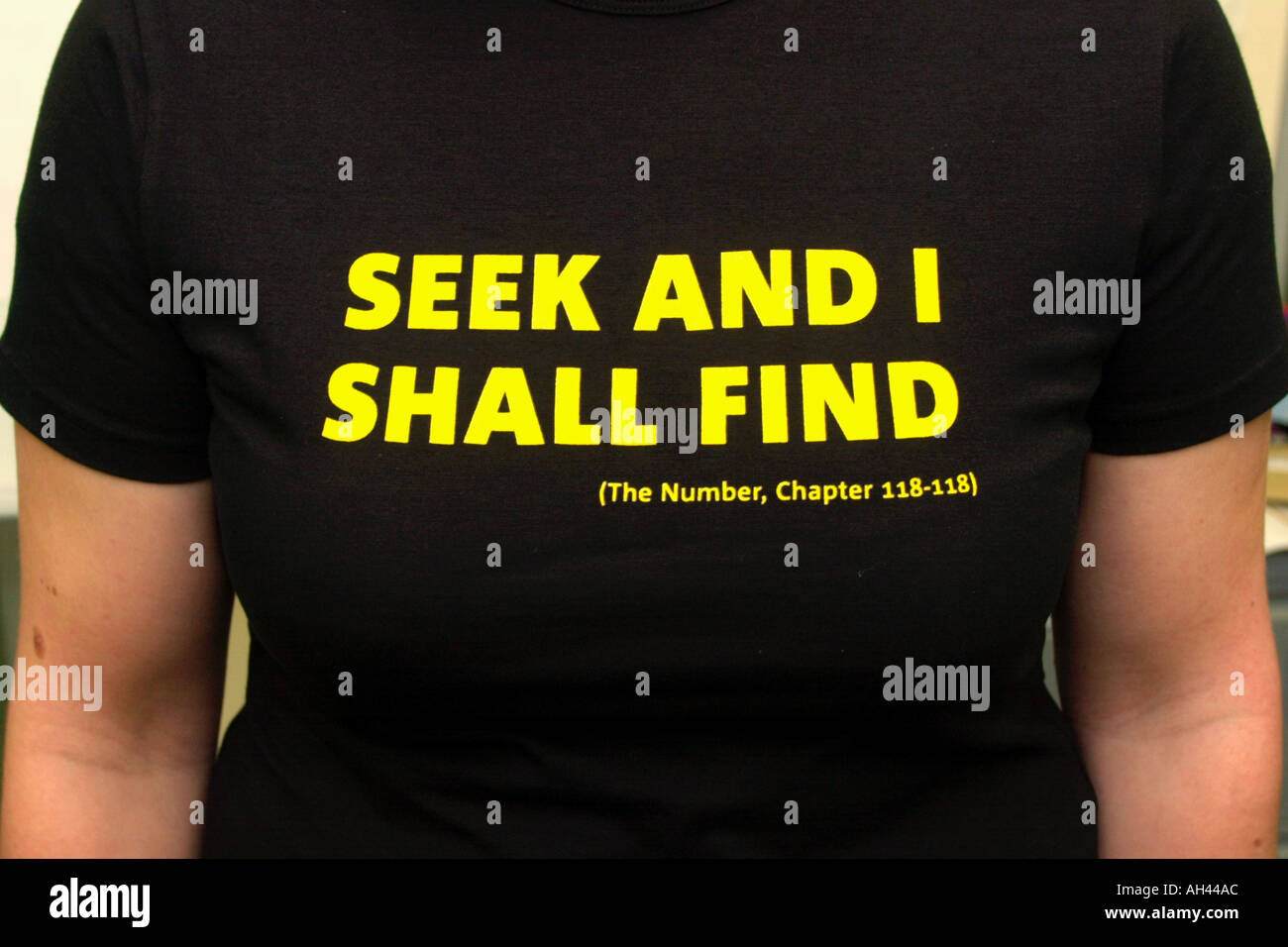 Customer Service Representative tee shirt at The Number 118 118 Cardiff ...