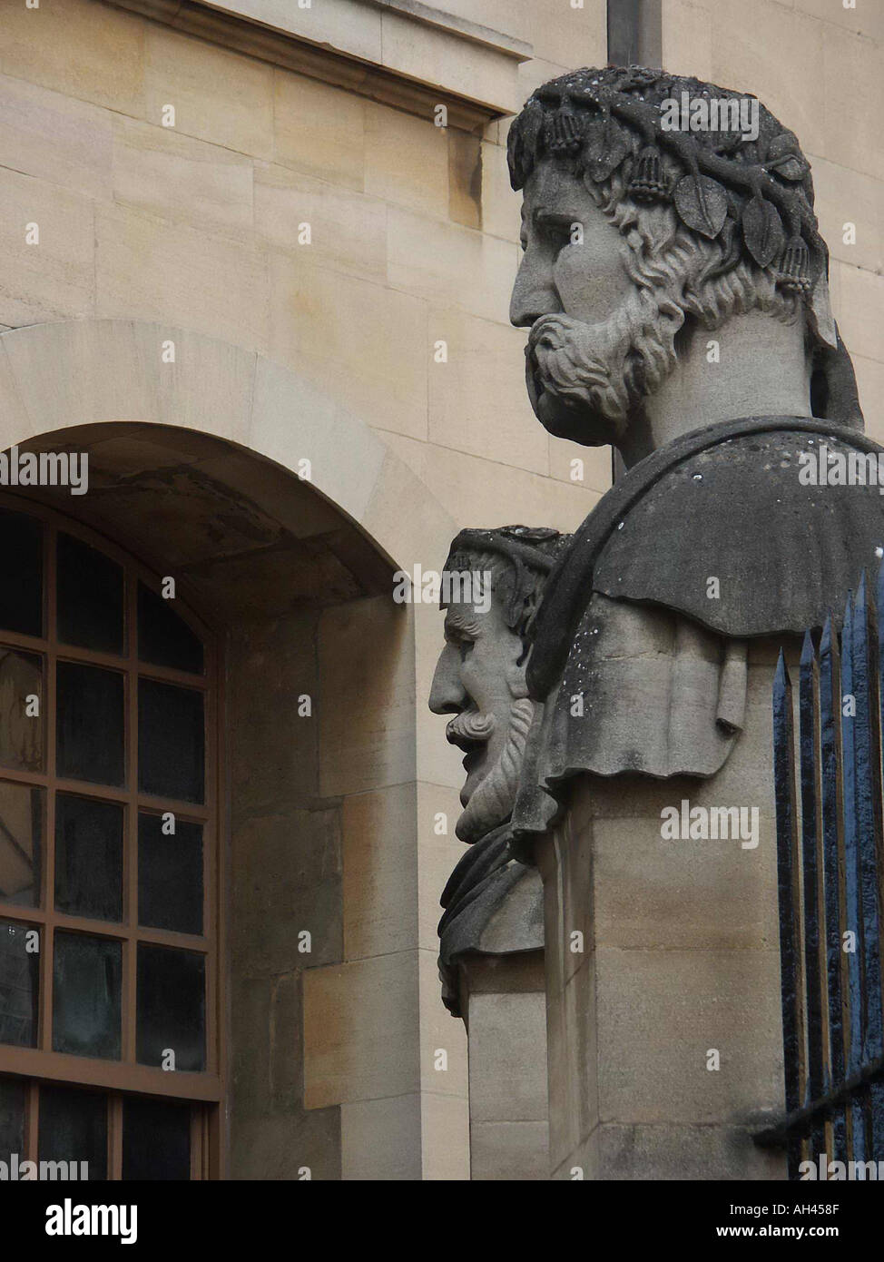 Sheldonian statues hi-res stock photography and images - Alamy