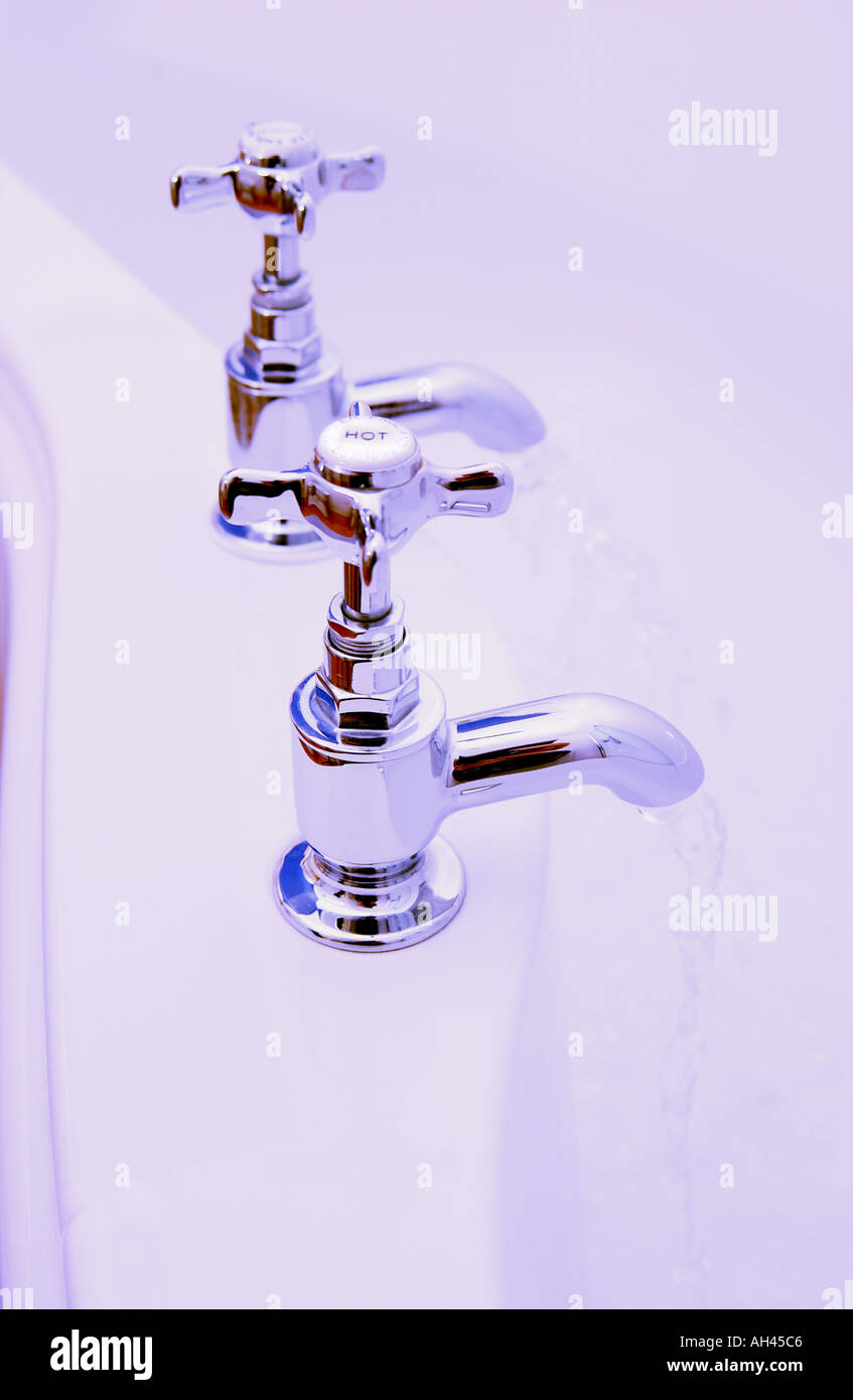 Running bath taps hi-res stock photography and images - Alamy