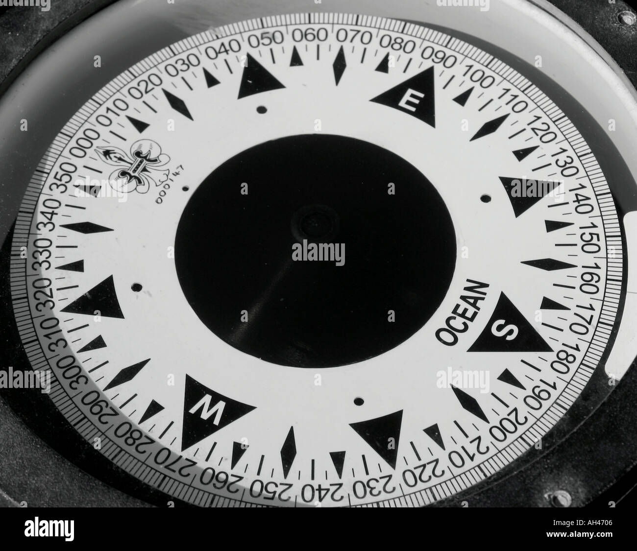 Ship compass hi-res stock photography and images - Alamy