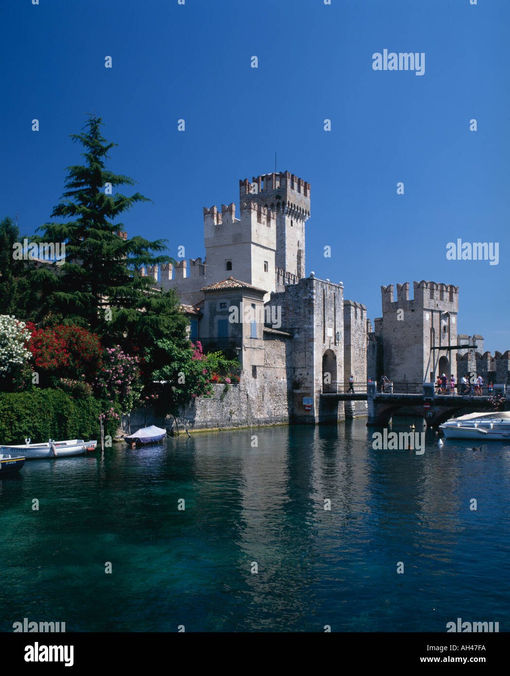 Sirmione scaligeri castle hi-res stock photography and images - Alamy