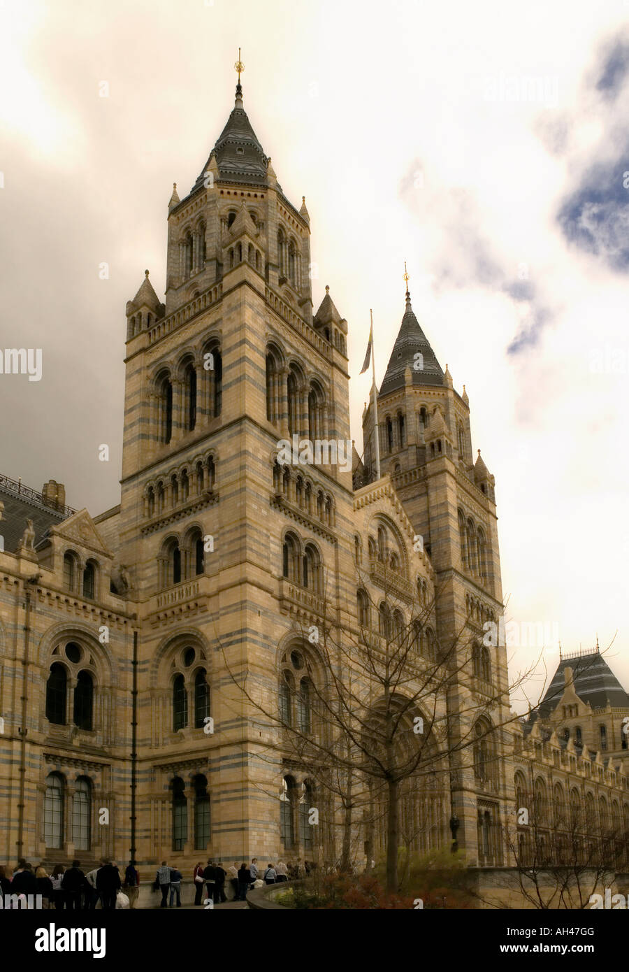 Outside the Natural History Museum in London Stock Photo - Alamy