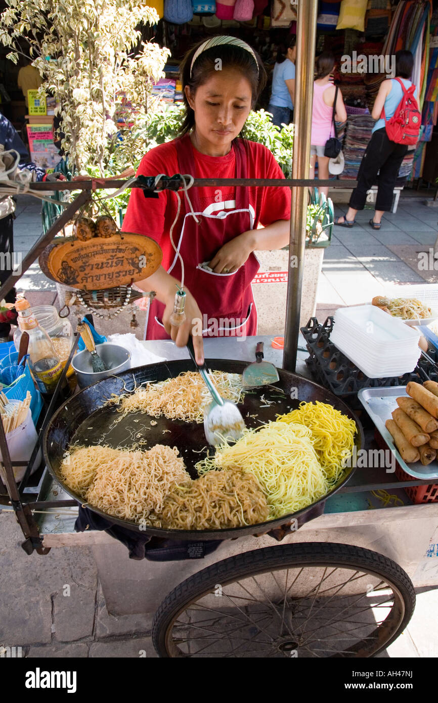 Stir fried noodle seller vendor on the Khao San Road in Bangkok ...