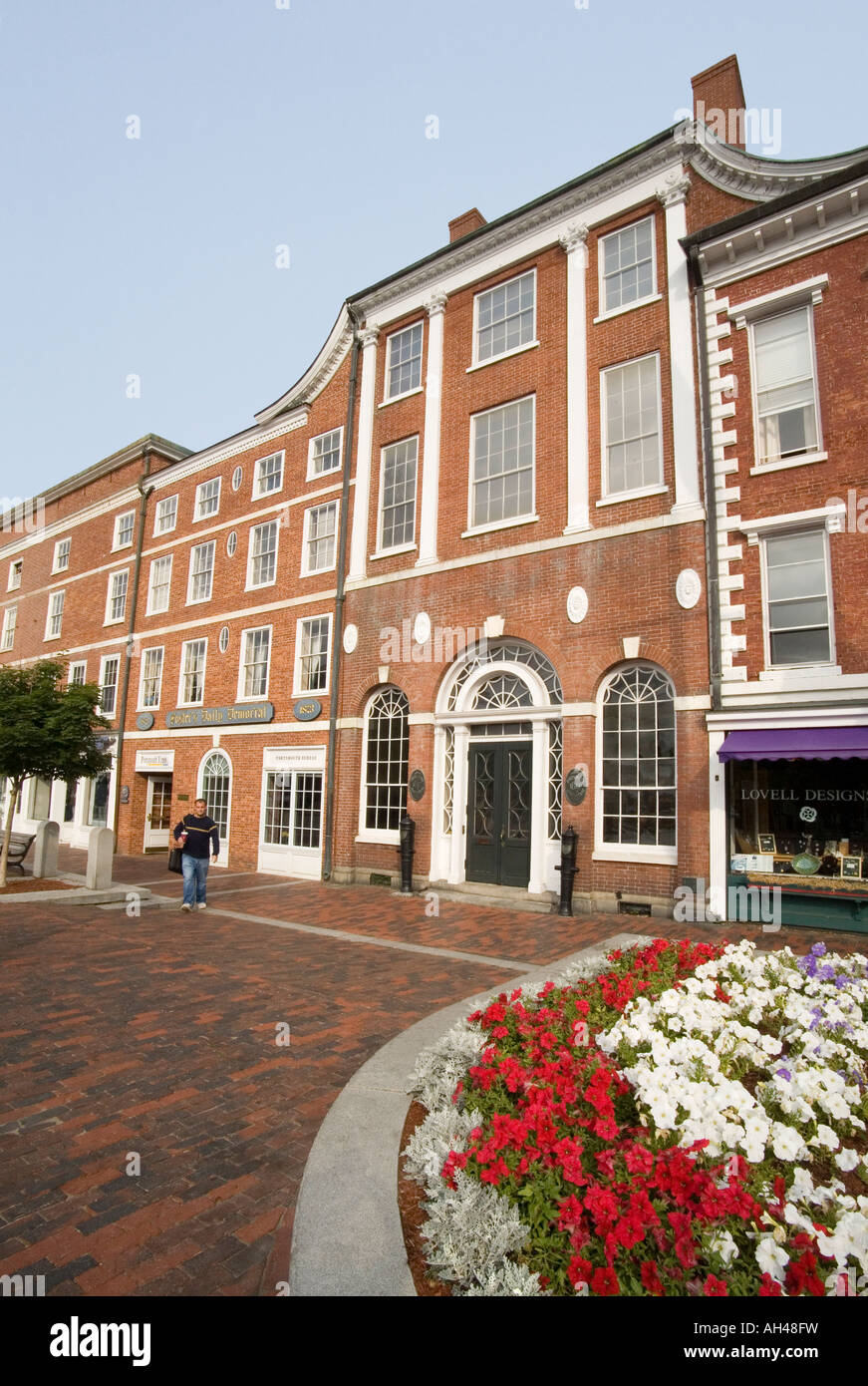 Arched roofline hi-res stock photography and images - Alamy