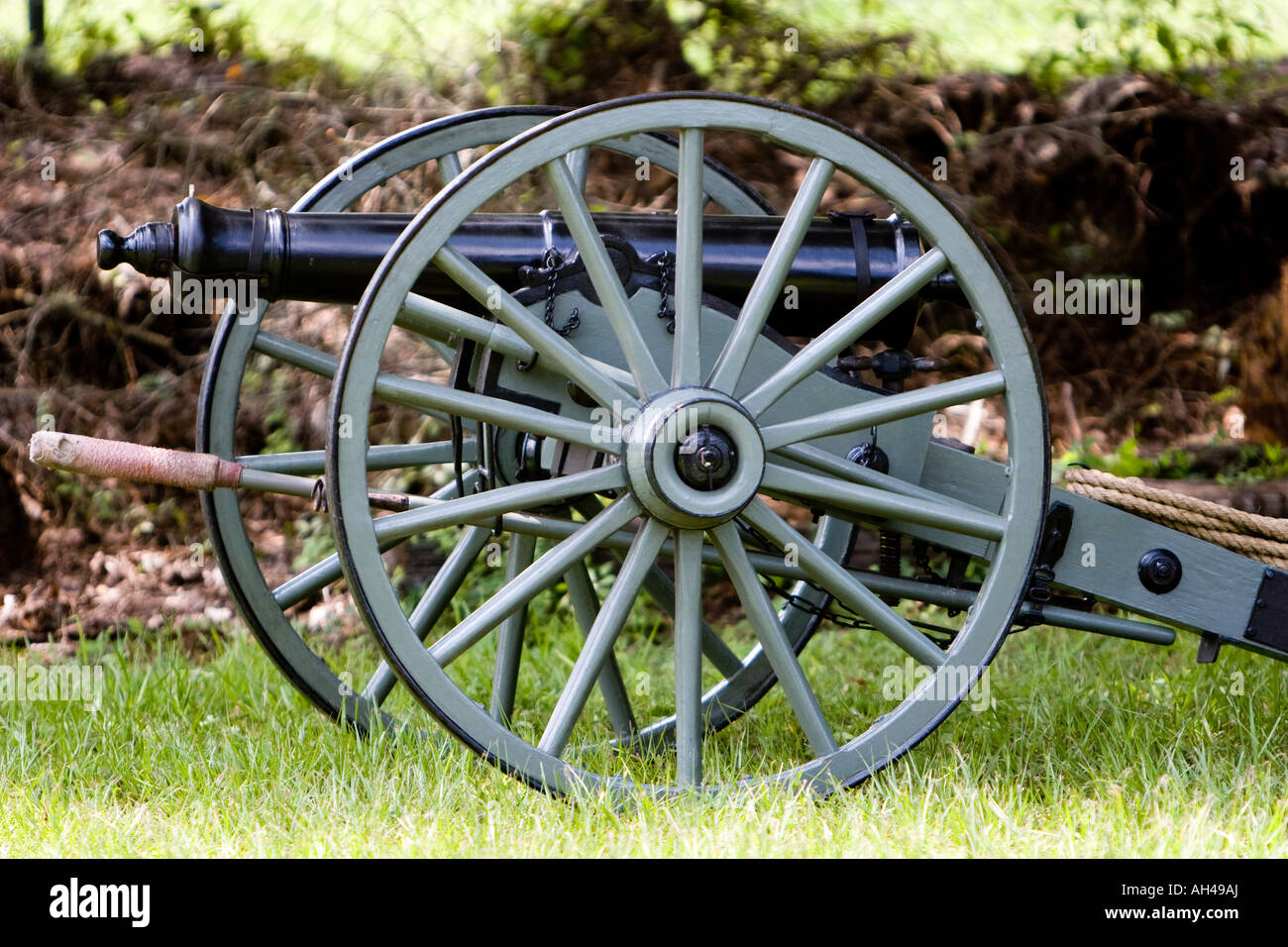 War cannon hi-res stock photography and images - Alamy