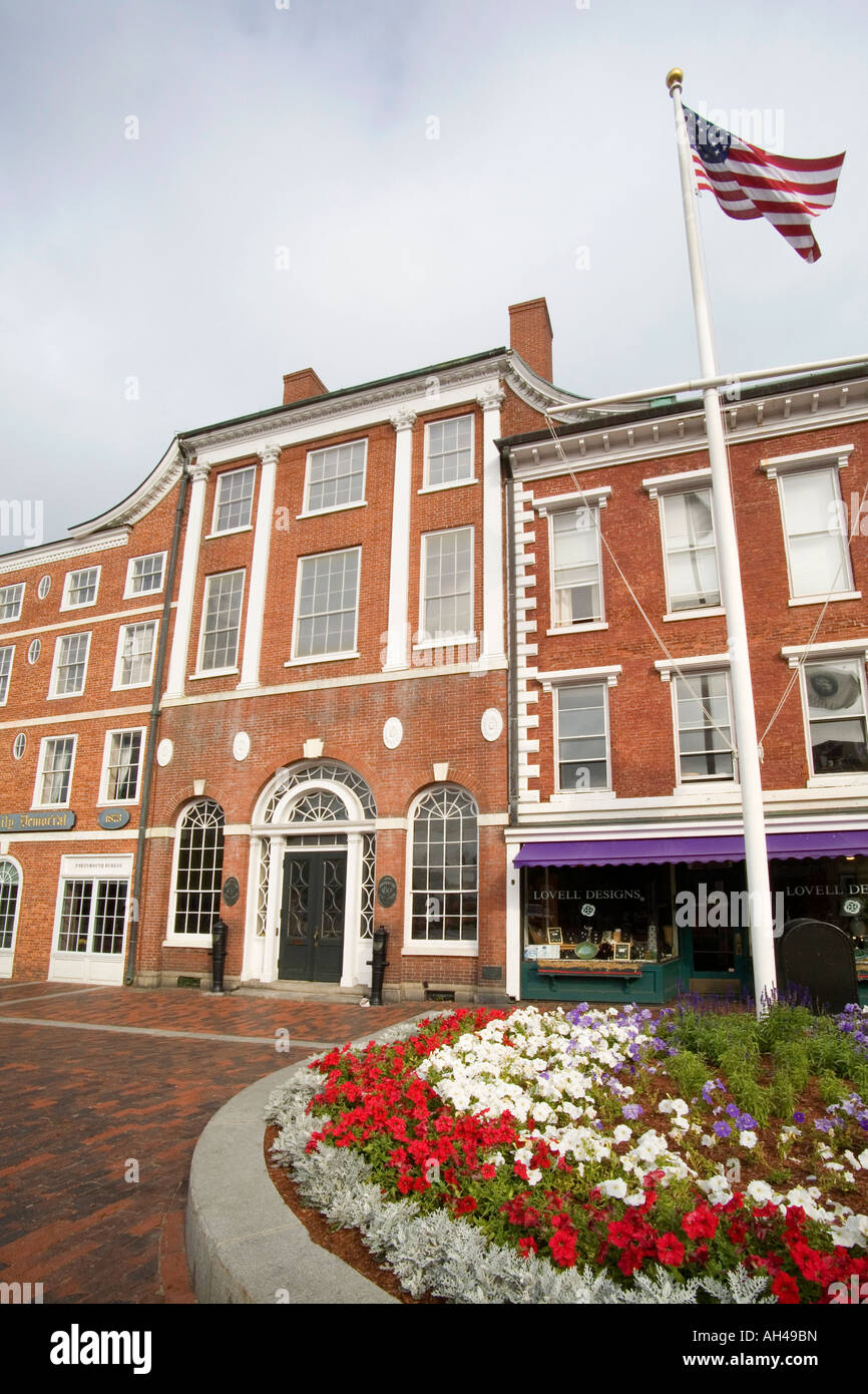 Found in the flower bed hi-res stock photography and images - Alamy