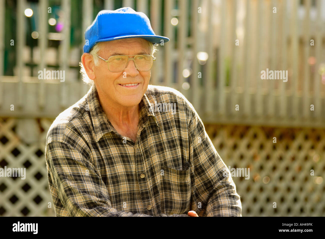 Older man in baseball cap Stock Photo - Alamy