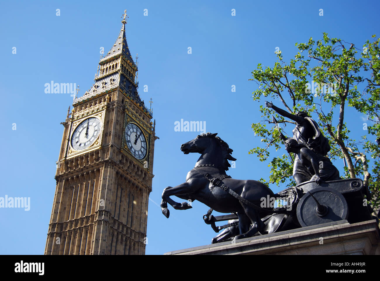 Big ben clock tower and boudicca statue from westminster bridge hi-res ...