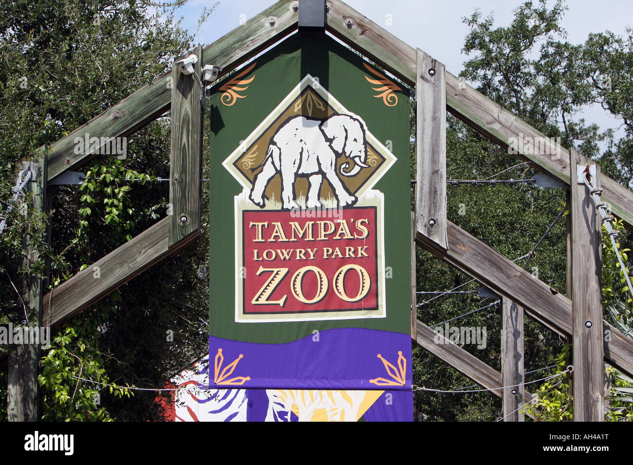 Tampa Lowry Park Zoo Sign Stock Photo - Alamy