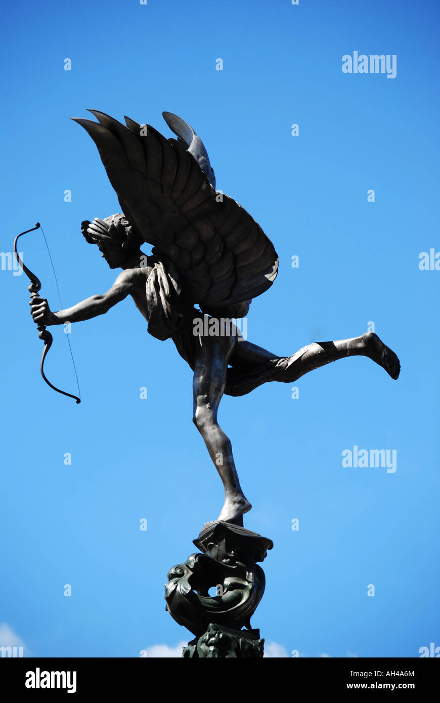 Statue of Anteros on Shaftesbury Memorial Fountain, Piccadilly Circus ...