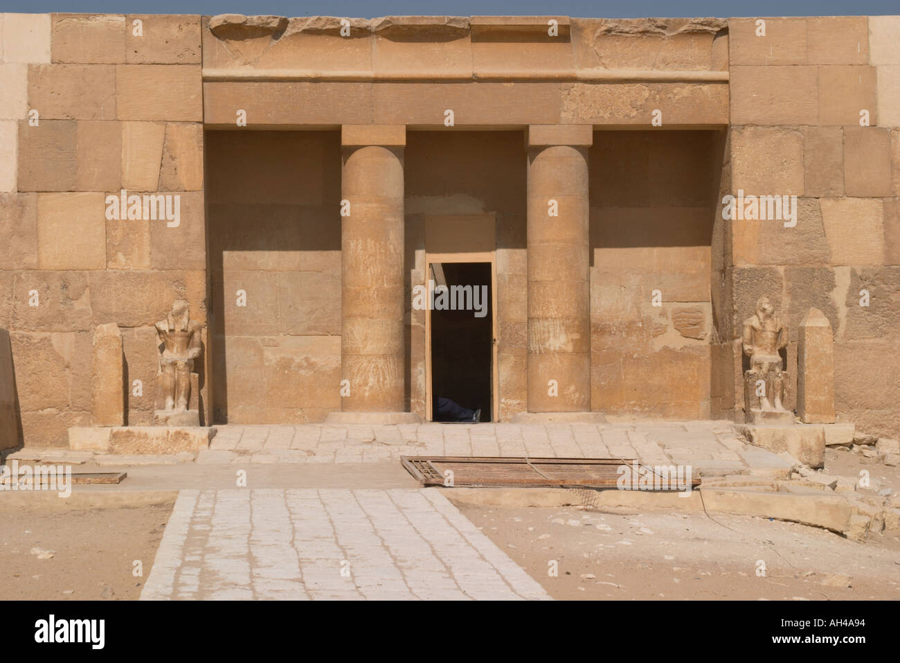 Giza pyramid door hi-res stock photography and images - Alamy