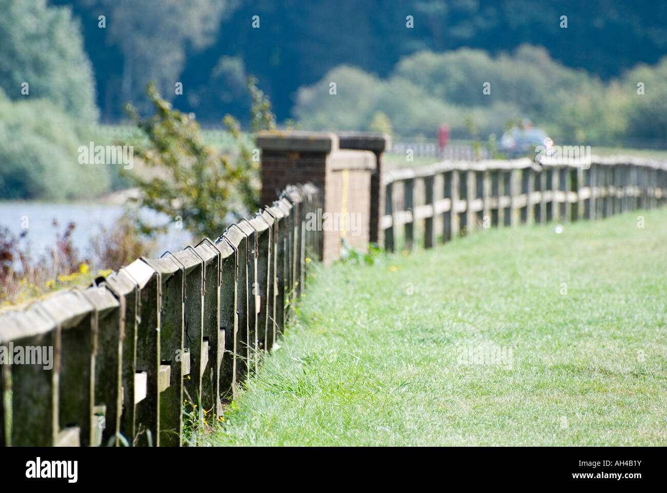 Wooden fence at Pitsford Reservoir, between Brixworth and Holcot Stock ...
