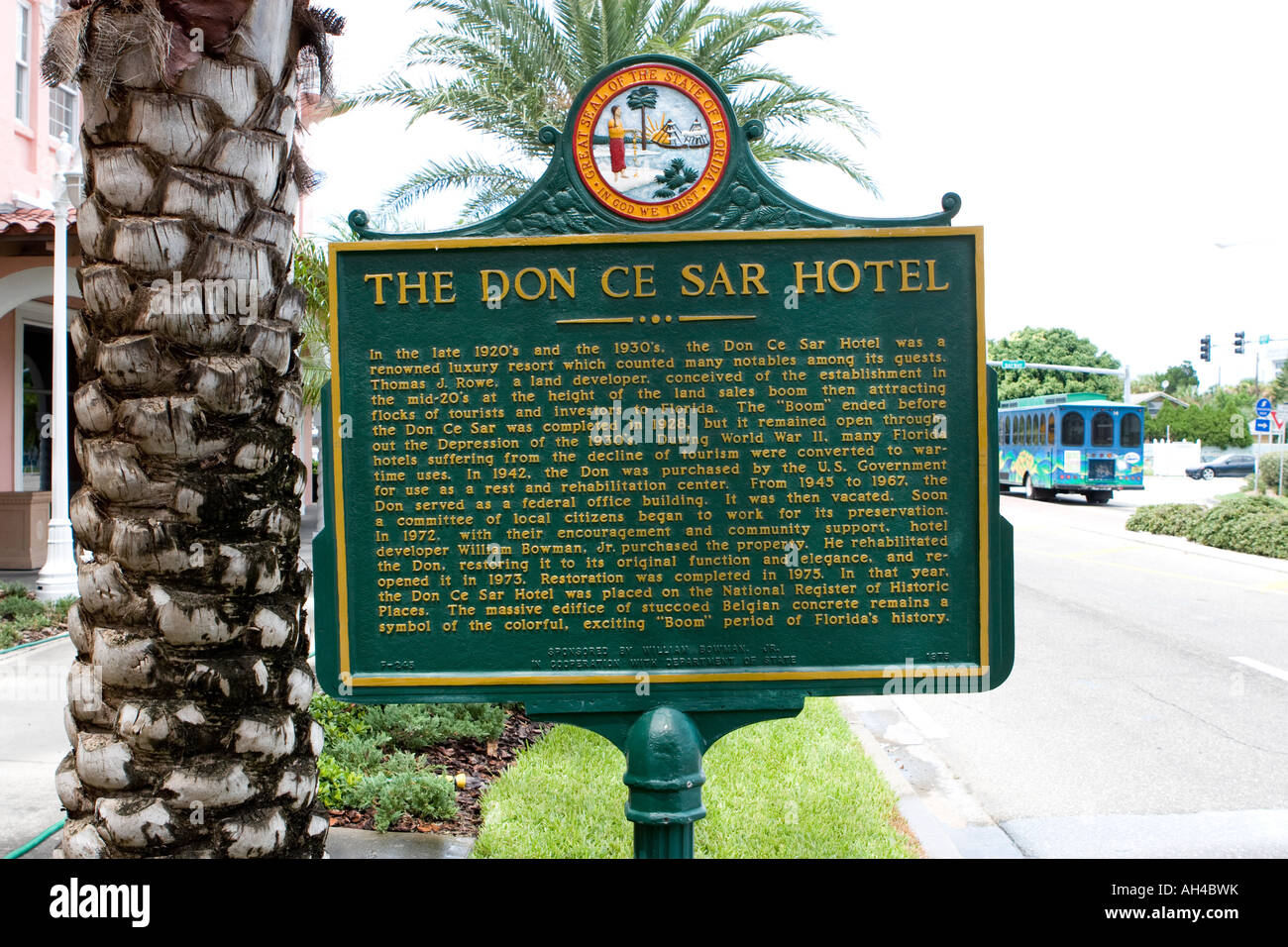 Historic hotel sign hi-res stock photography and images - Alamy