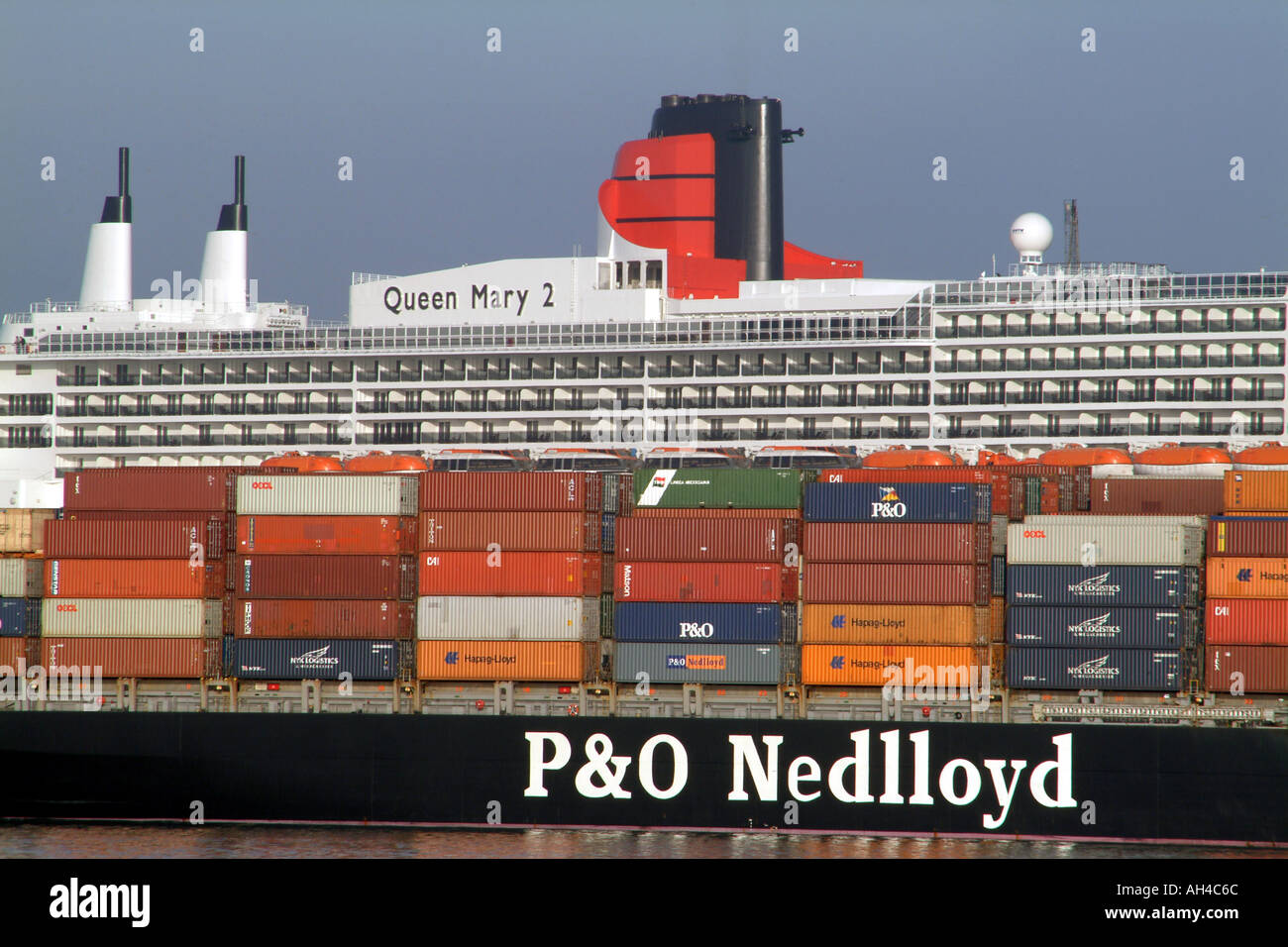 Queen Mary 2 Dwarfs the Container Ship Nedlloyd Jakarta in Southampton ...