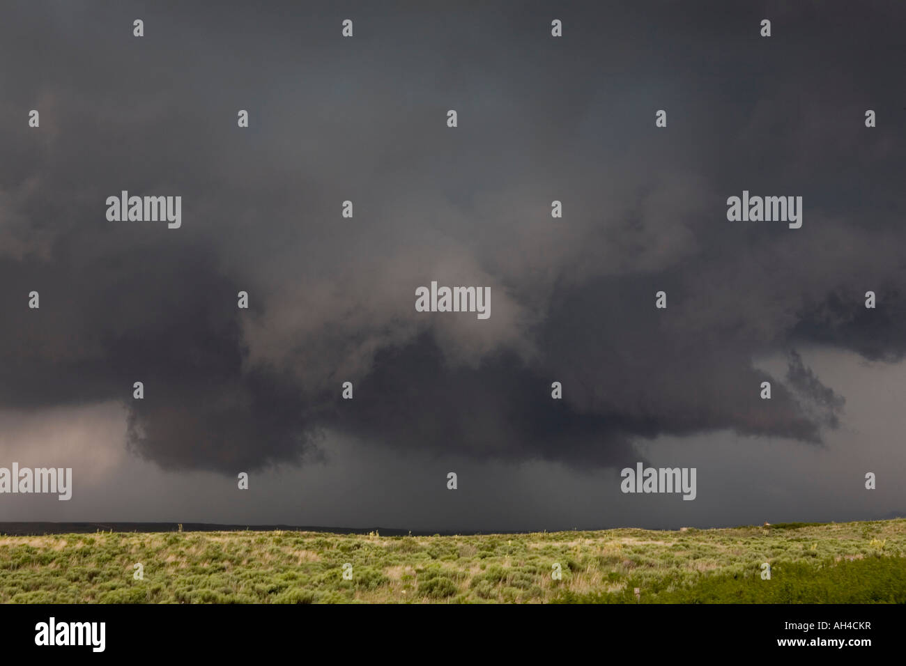 A huge supercell thunderstorm and its wall cloud in Texas Stock Photo ...