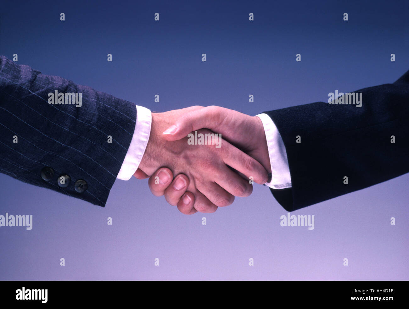 Cordial handshake hi-res stock photography and images - Alamy