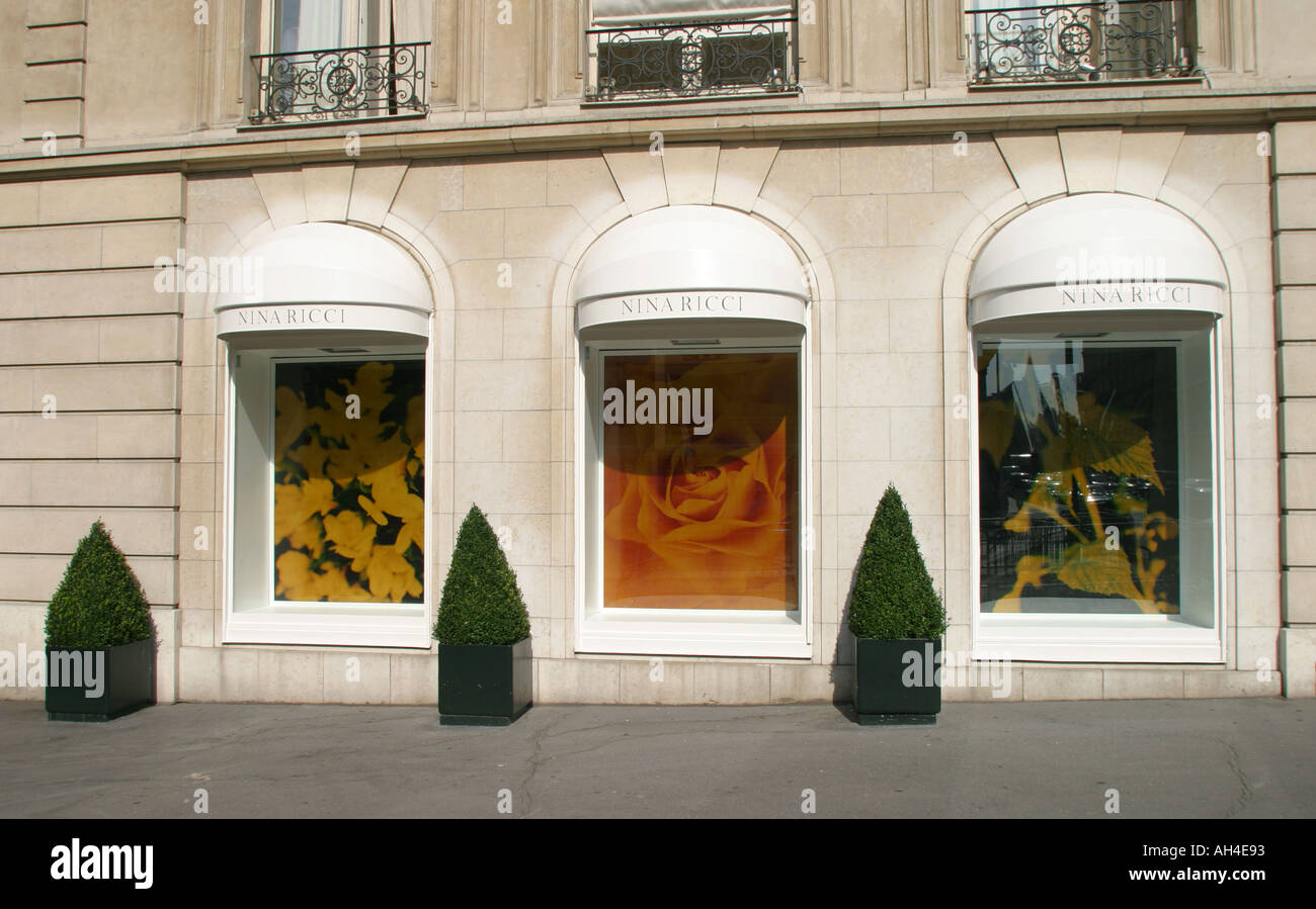 Nina ricci hi-res stock photography and images - Alamy