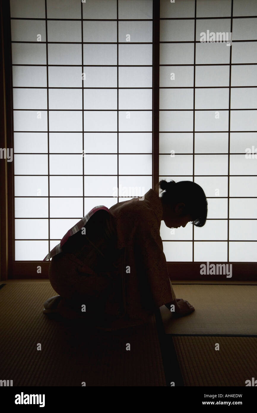 Japanese Women Bowing Stock Photos & Japanese Women Bowing Stock Images ...