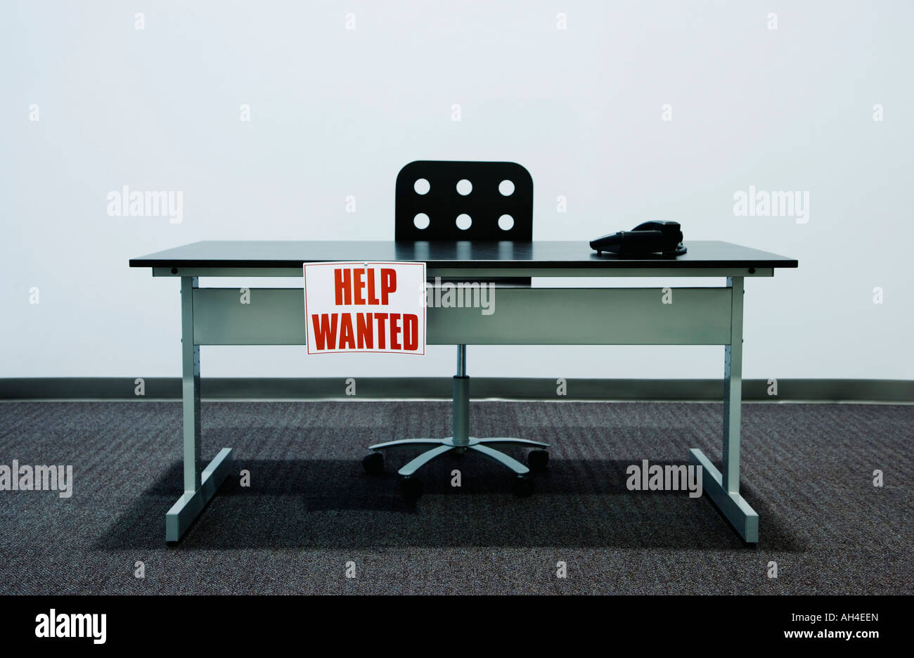 Office desk sign vacant hi-res stock photography and images - Alamy