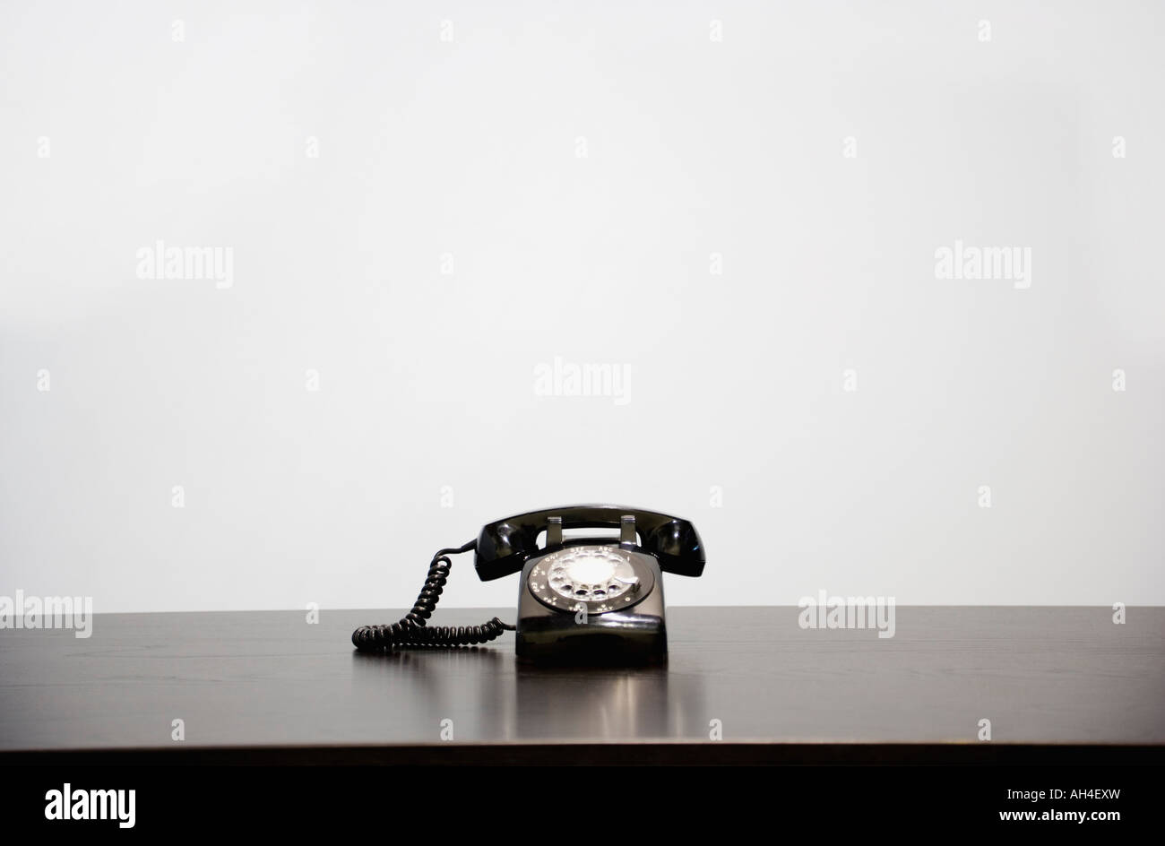 Messages on phone still life hi-res stock photography and images - Alamy