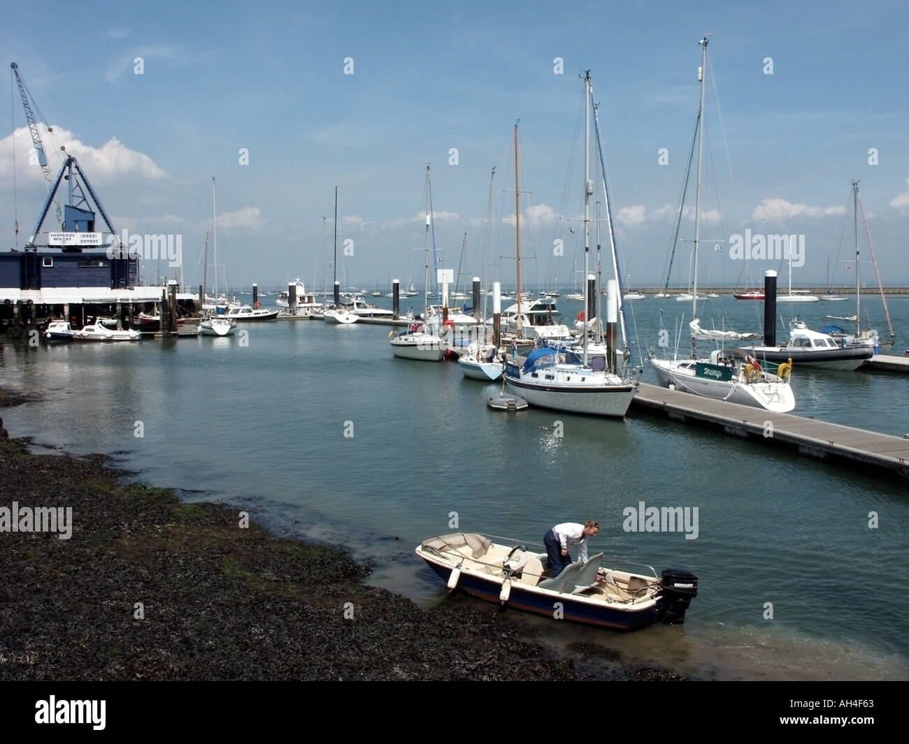 Isle of wight boats hi-res stock photography and images - Alamy