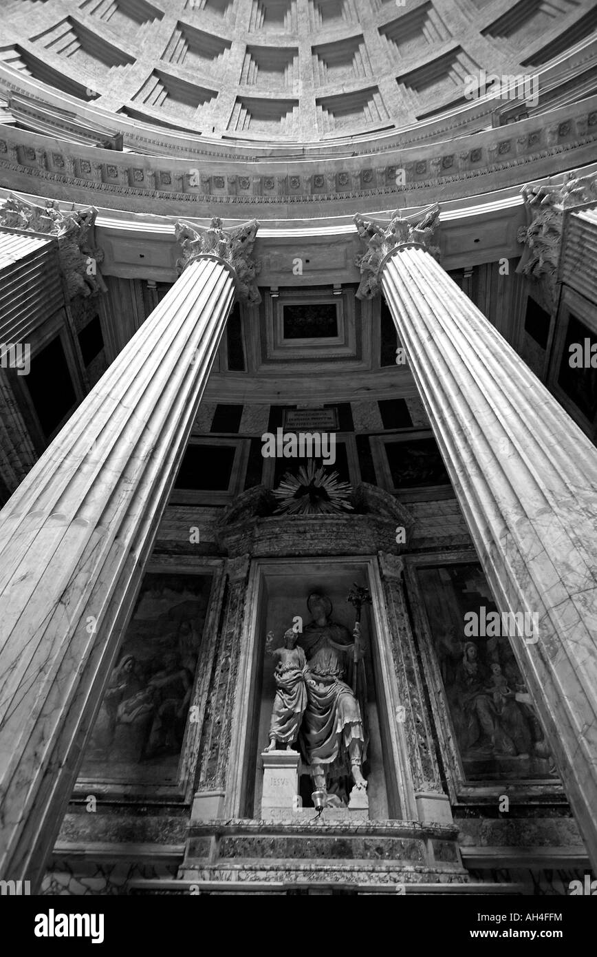 Hadrian pantheon Black and White Stock Photos & Images - Alamy