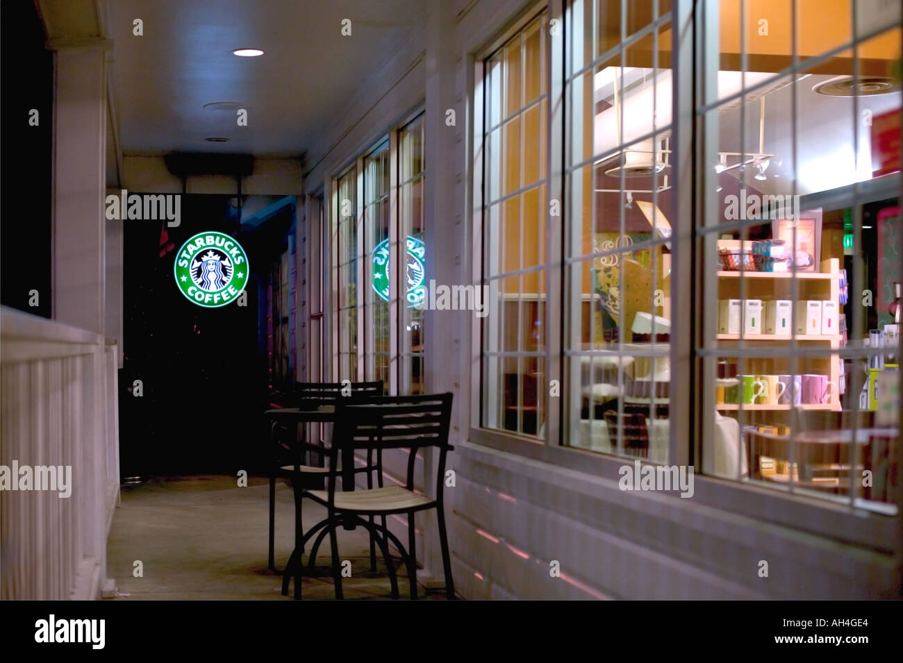 starbucks by night 2 Stock Photo - Alamy